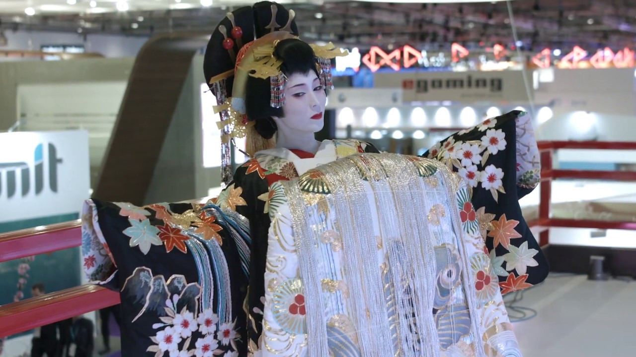 Umewaka+Kamishickiken Gei-Maiko Higashi in London for ICE Totally ...