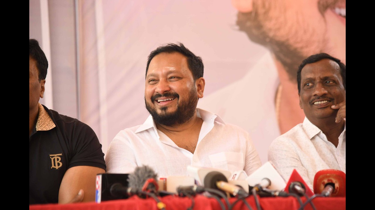 Star Director & Producer Dr R Chandru @ His Birthday Adressing Media ...