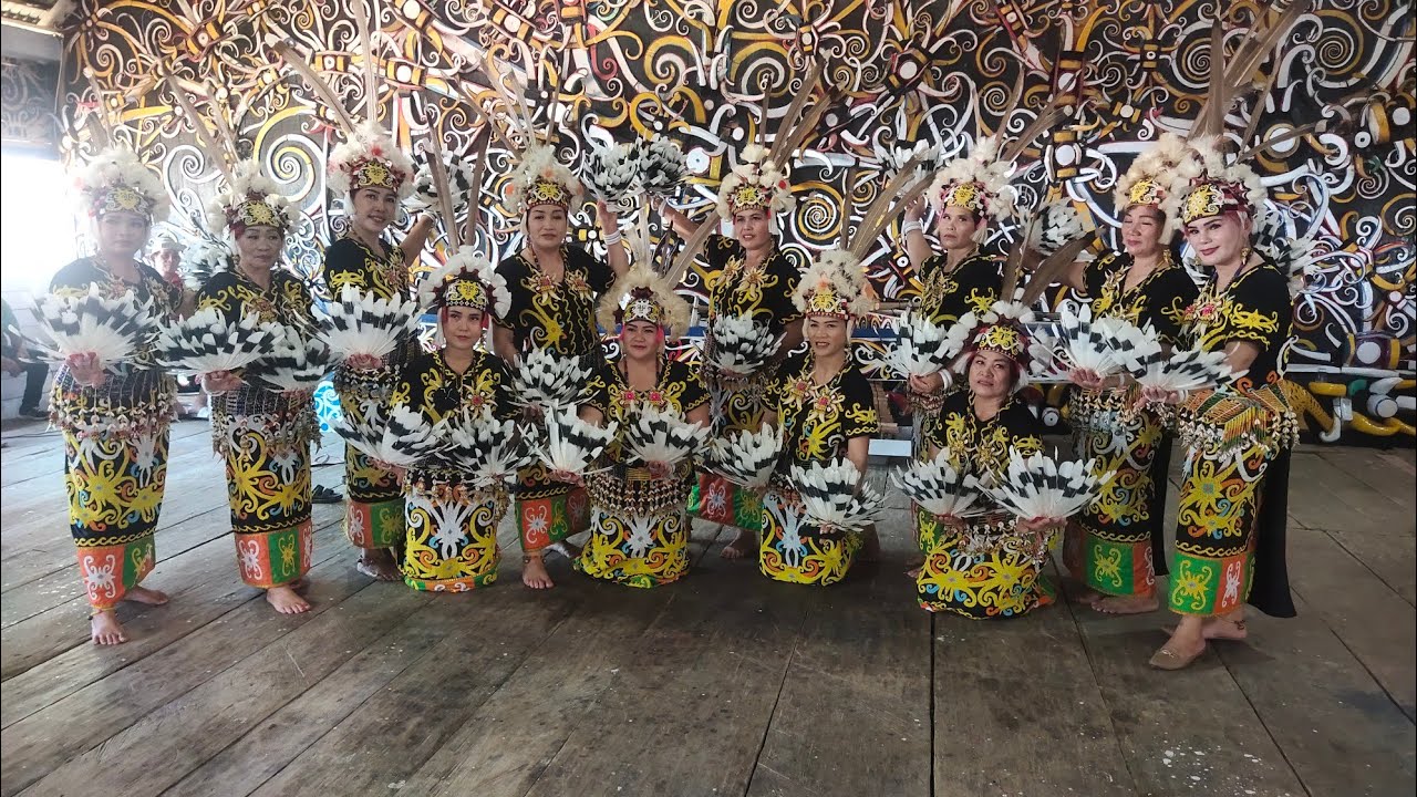 Juara 2 Tari "datun julut" Desa Long Segar : Natal Gabungan (Long Noran ...