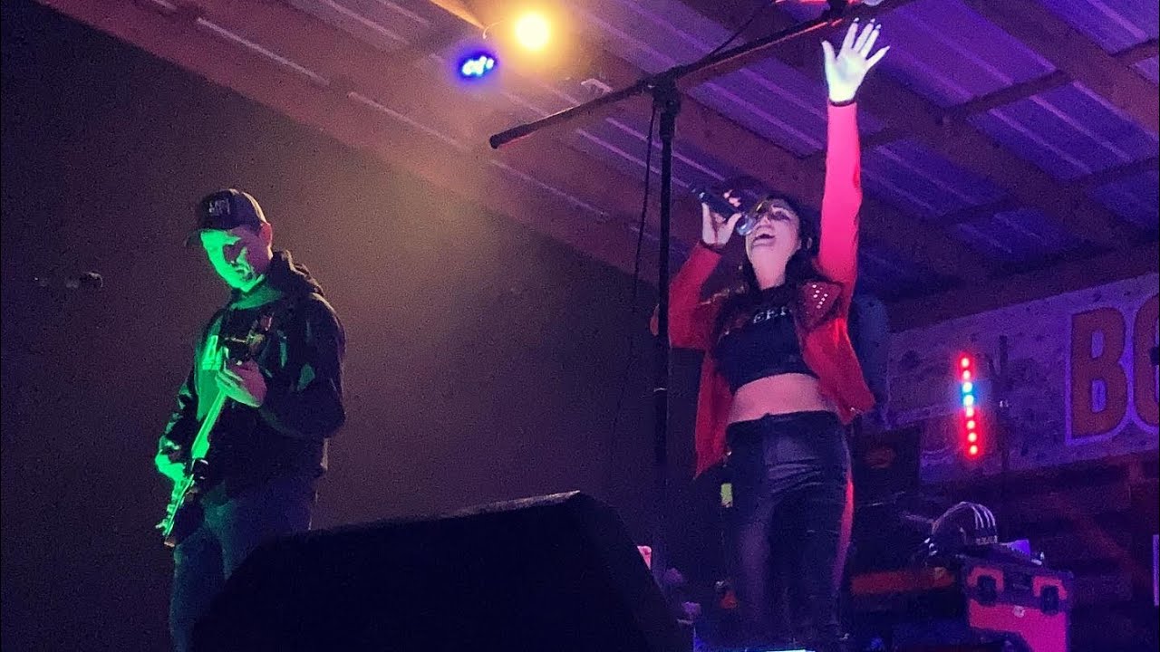 Stormie Leigh -Baptized By Wolves (Live at @BogginOnThePlains NYE 2022 ...