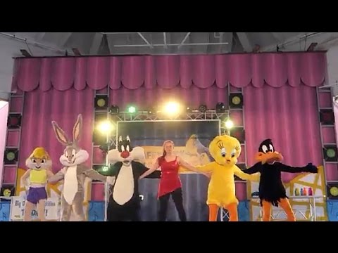 DAFFY DUCK'S DANCE OFF at SIX FLAGS Great Adventure New Jersey ...