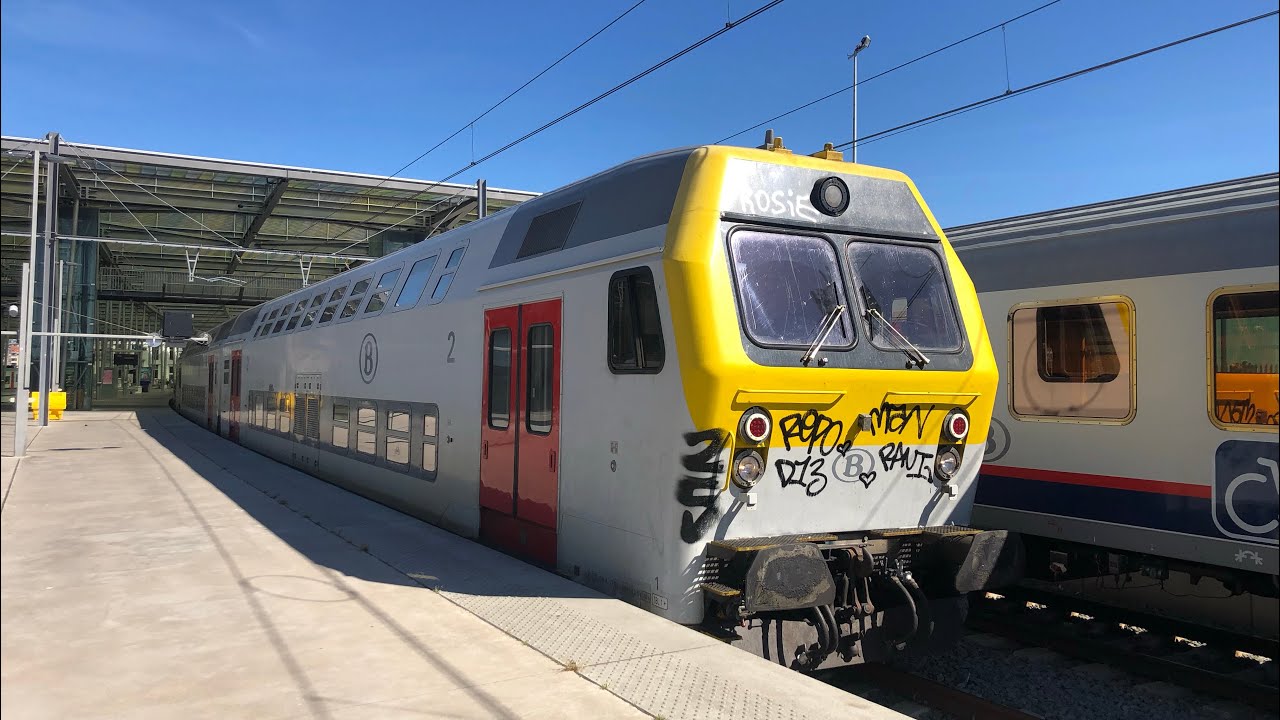 M5+HLE2714 vertrekt met geen Dienst uit Oostende station en M6+ HLE1813 ...