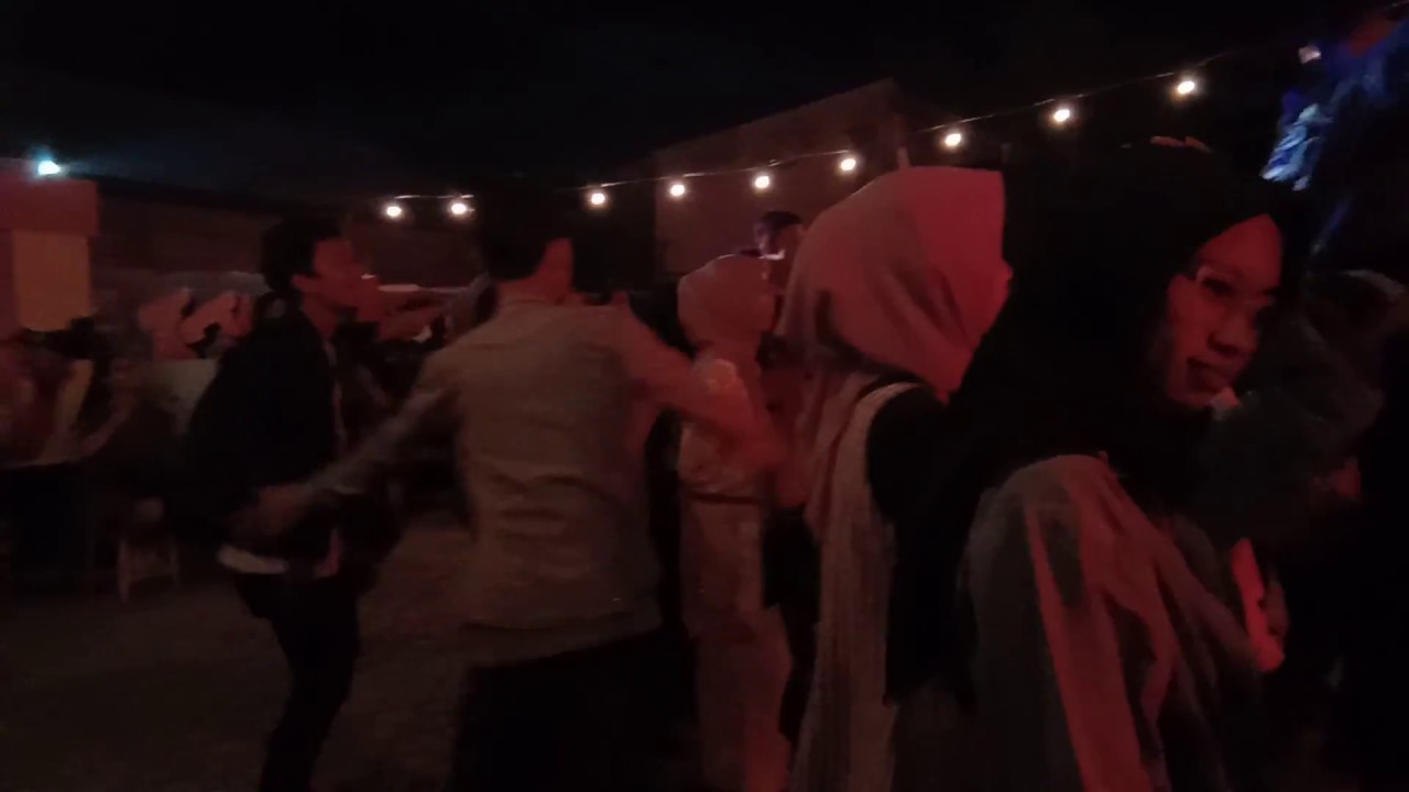 Parahyena Band || live at Disini Aje Coffee & Resto Indramayu - YouTube