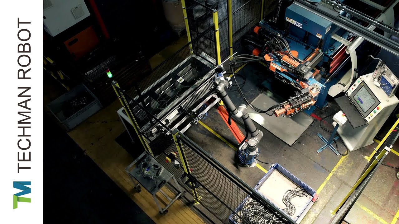 V2A052 TM AI Cobot - Automated Machine Tending ft. TFM Robotics - YouTube