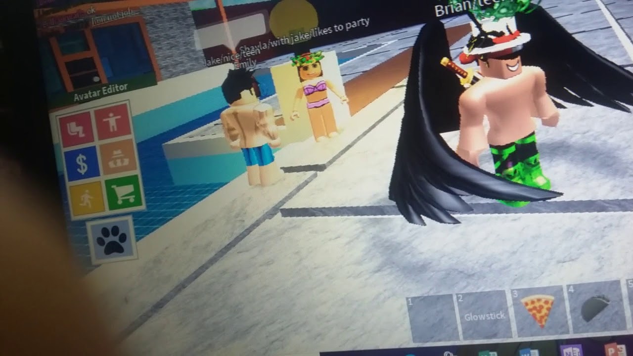 Roblox pool party - YouTube
