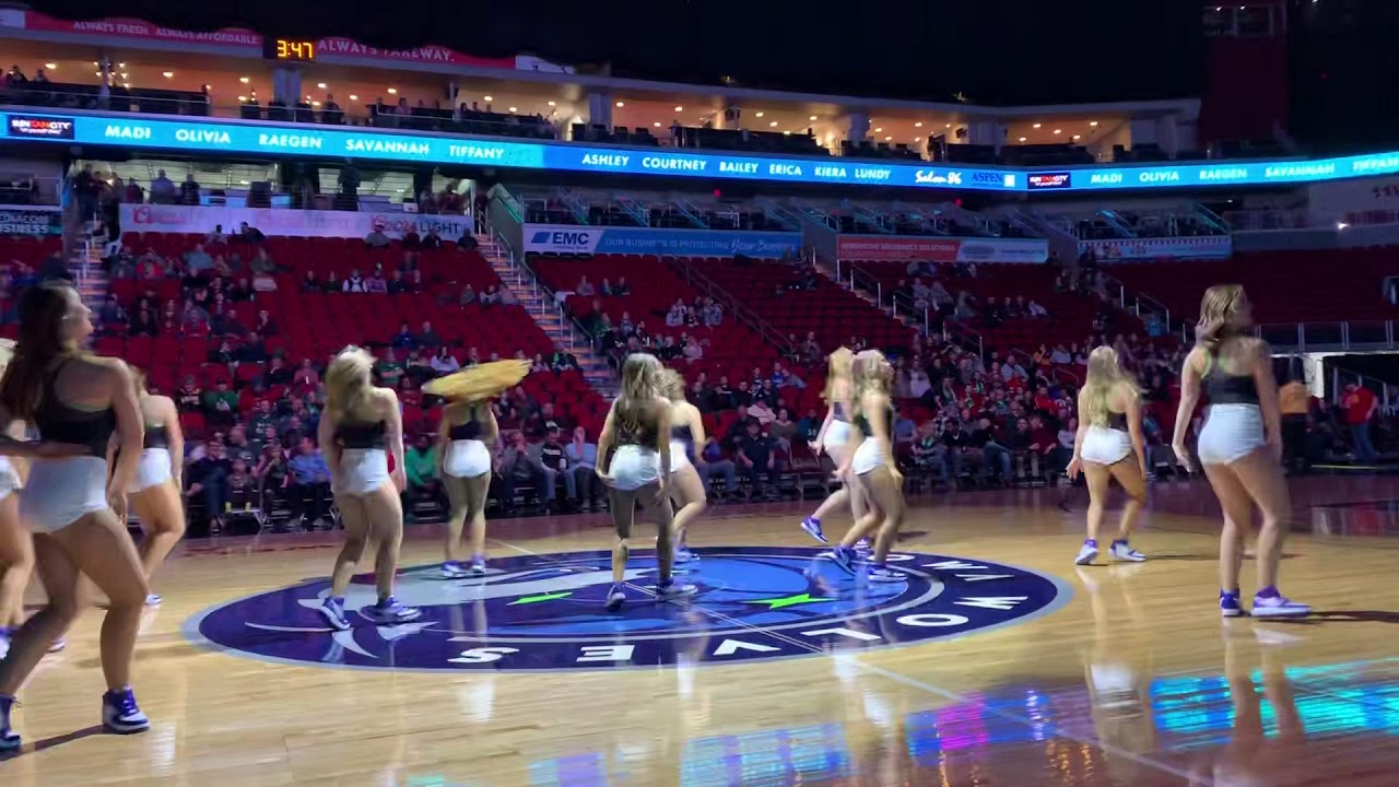 Iowa Wolves Dancers “Party” 12/13/19 - YouTube