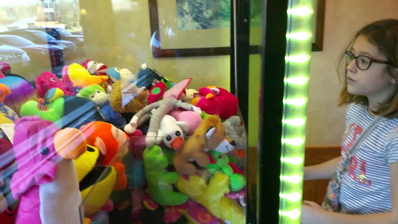 Claw machine WIN at Perkins - YouTube