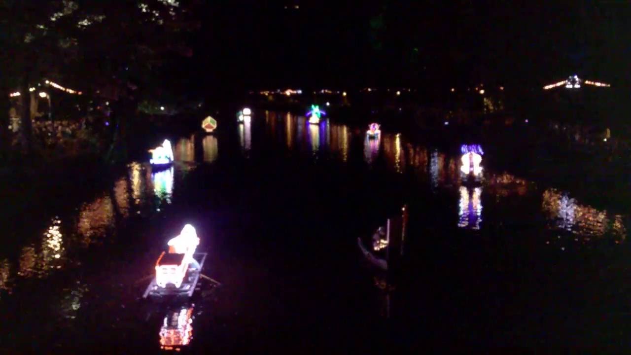 Matlock Bath Illuminations decorated boats 2016 - YouTube