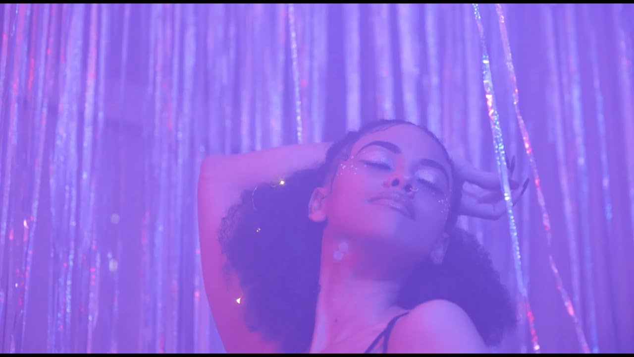 Alysę Nicholę - END OF THE NIGHT ( FT. DAKHARI 4O4) [ Official Music ...