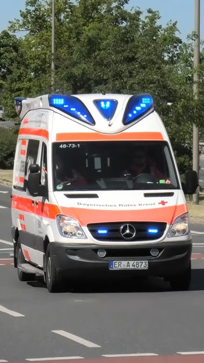 8 RTW, KTW und N-KTW auf Anfahrt während der Katastrophenschutzübung #löwenzahn #blaulicht #brk ...