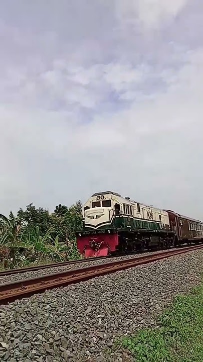 momen KA Java priority ditarik vintage - YouTube