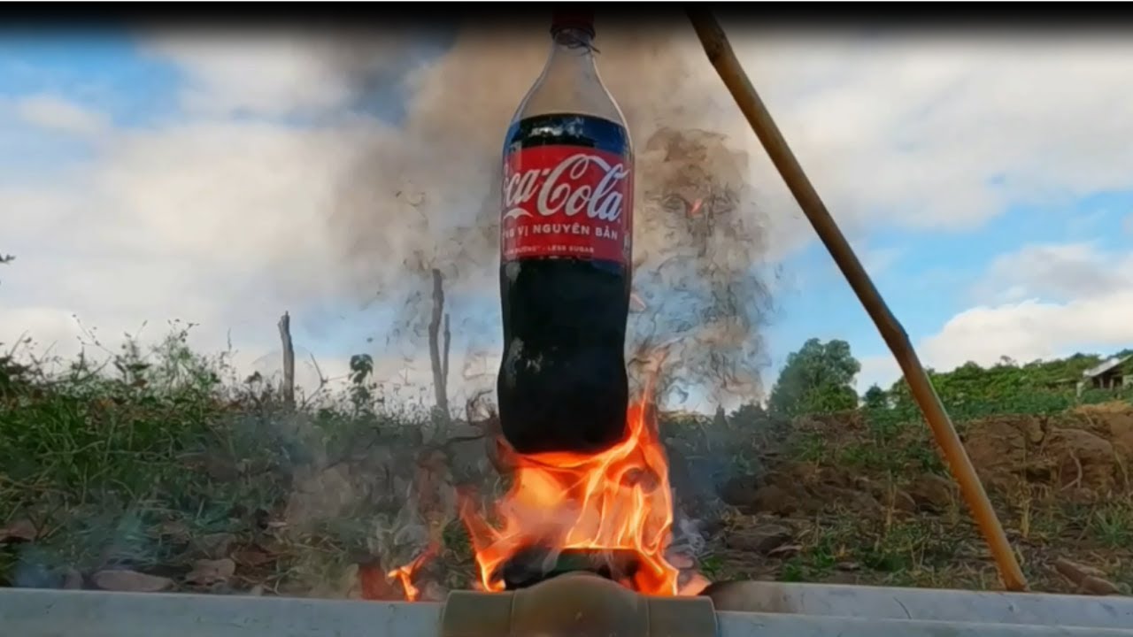 Thử đốt cháy chai nước Coca Cola - I burned a bottle of Coca Cola ...