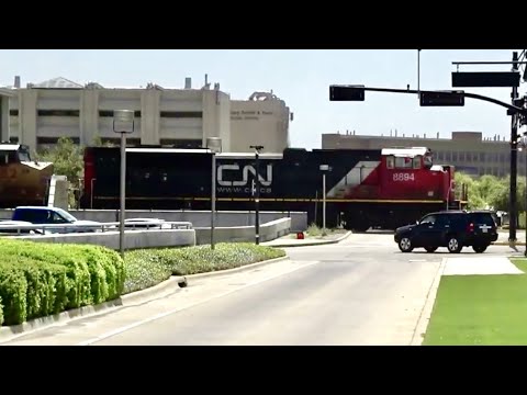 Canadian National 8894 SD70M-2, UP 5452 C45ACCTE & 4936 SD70M Freight ...