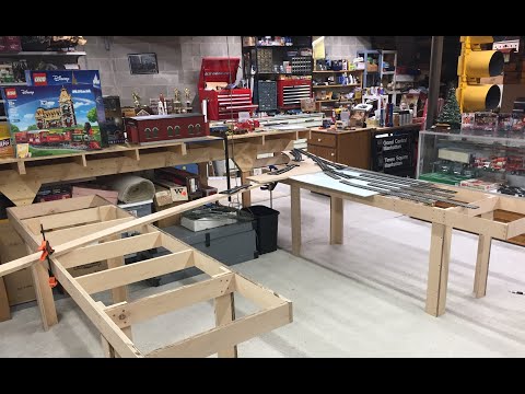 Chris's O gauge layout update #6. Model railroad benchwork construction ...