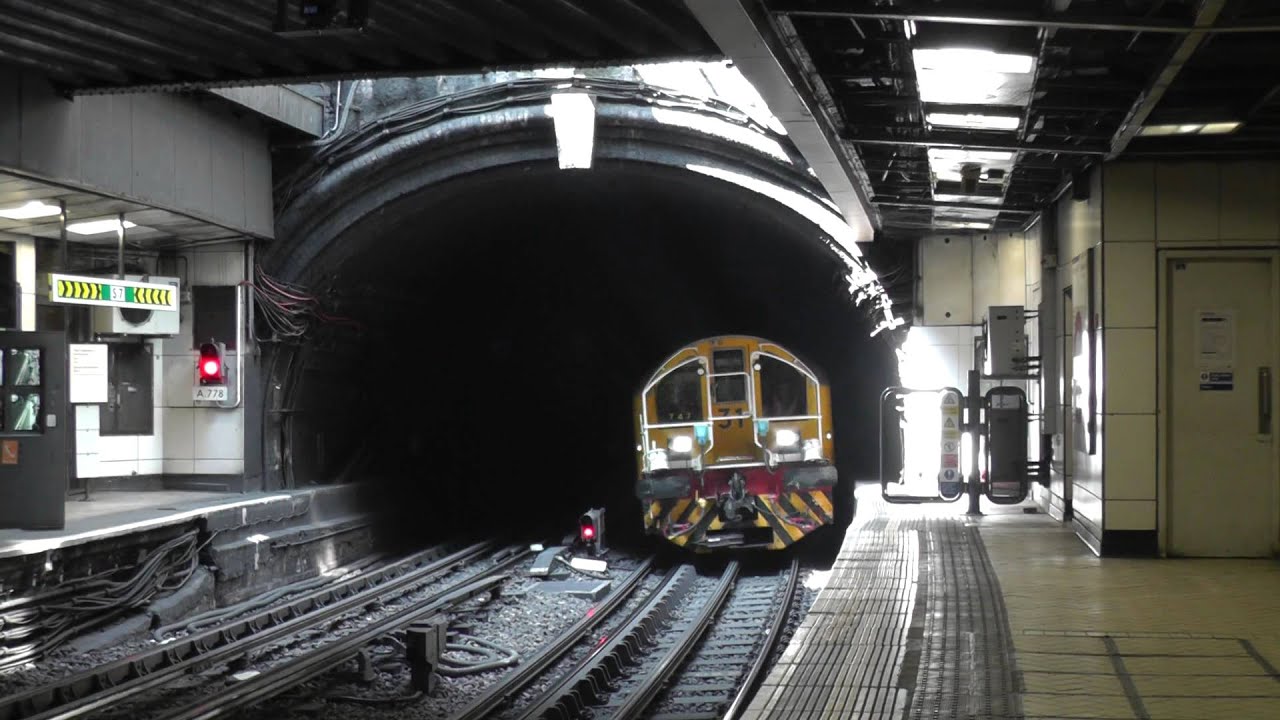 (HD) Battery Loco's L31 TnT L30 with Met Coach 353 through Victoria ...
