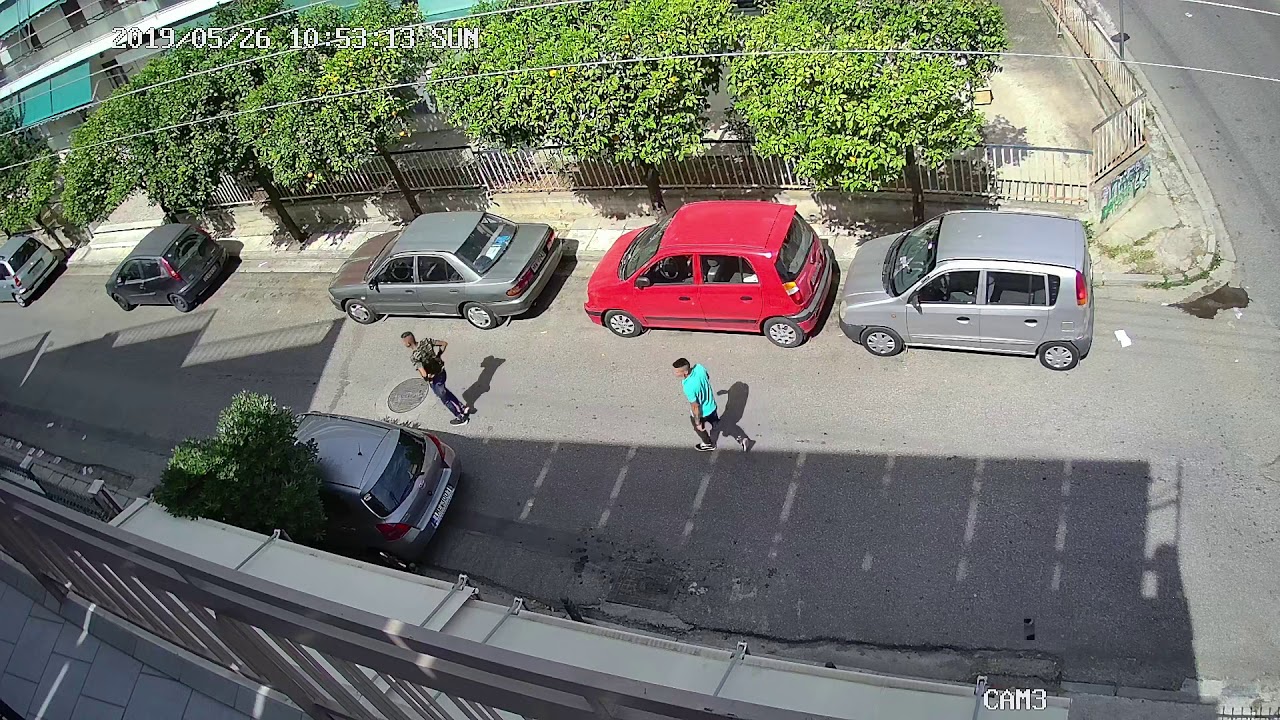 ΡΟΜΑ ζαχαρωνουν Σκουτερ και μπουκαρουν σε διαμερισμα !!!! - YouTube