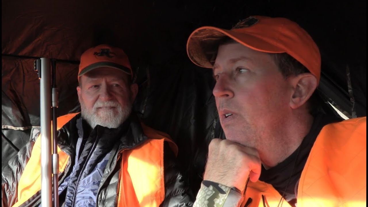 Tony and Bobby Hunt Late Season Whitetails - YouTube