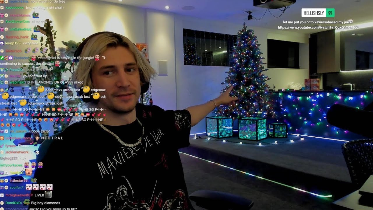 xQc’s New Christmas themed setup 🎄🎁 - YouTube