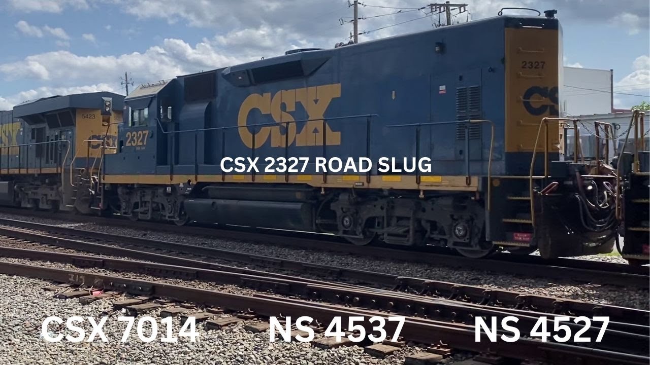 DALTON Georgia CSX 7014 CM44AC with road slug in tow, NS 4537 AC44C6M & NS 4527 AC45CCTE. - YouTube