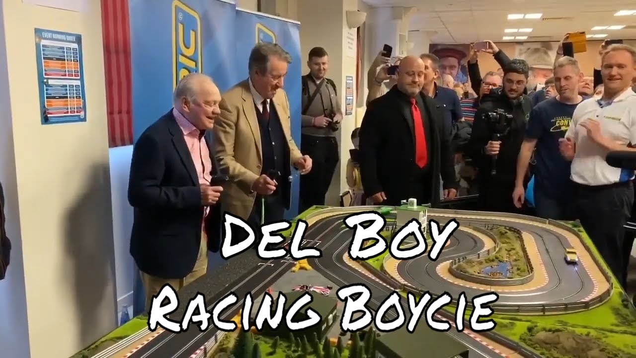 Del Boy vs Boycie - UNMISSABLE Scalextric race - YouTube