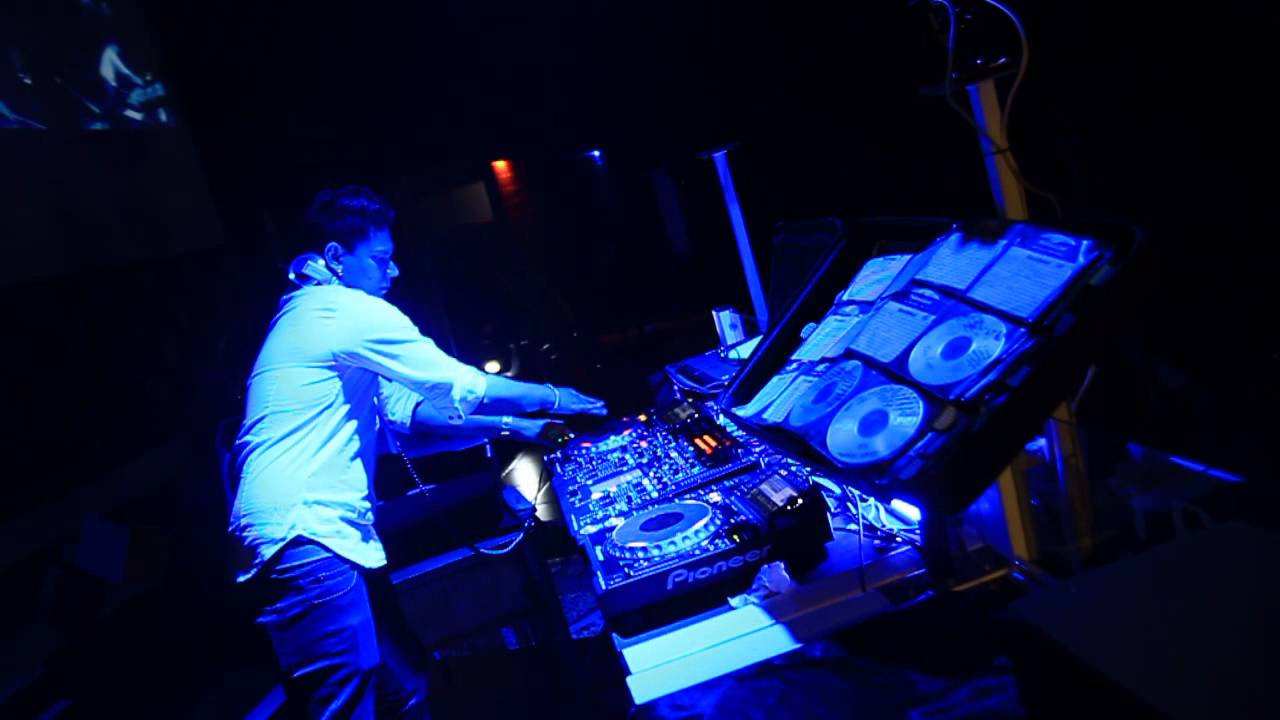 Dj Zeus Azero @Mekar Club Lombok - YouTube