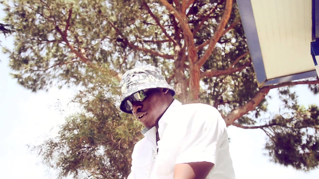 Sneakbo - Holiday ft Timbo [@Sneakbo @TimboSTP #STP] | Link Up TV - YouTube