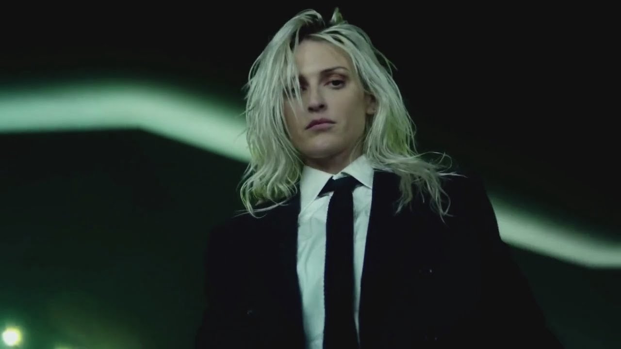 Emily Armstrong - Plug in baby - YouTube