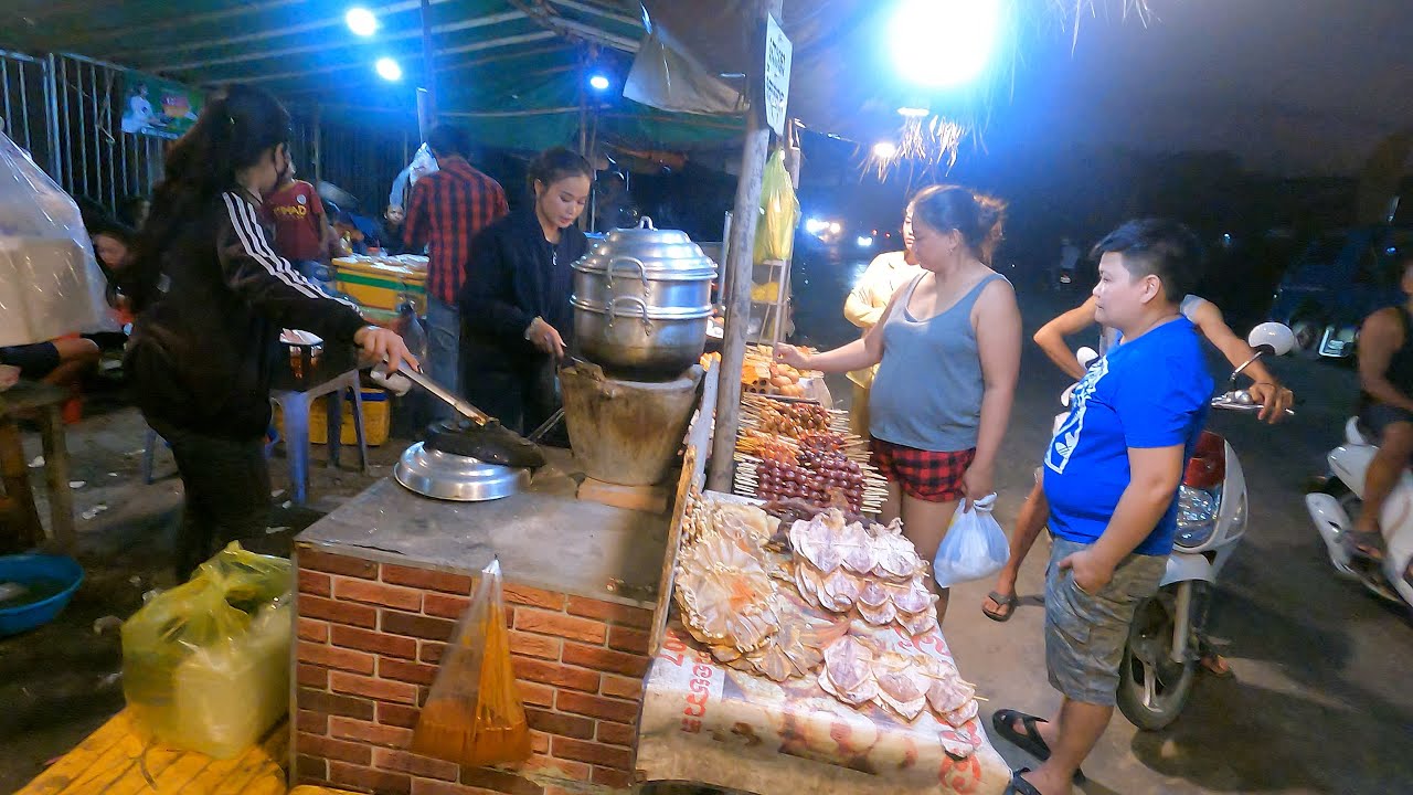 Different styles of cooking at street food shop | Food Tours - YouTube