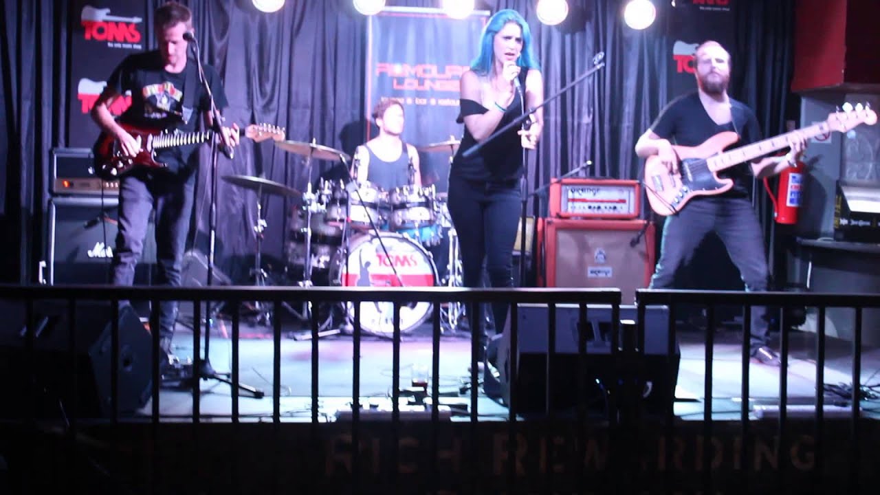 The Eva Morgan Band open the show with a great performance - YouTube