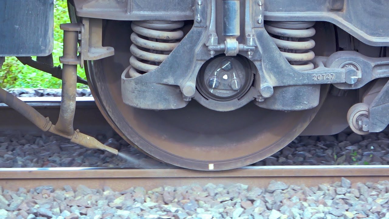 Sander Active Locomotive Production EMD CC 205 Babaranjang Train. - YouTube