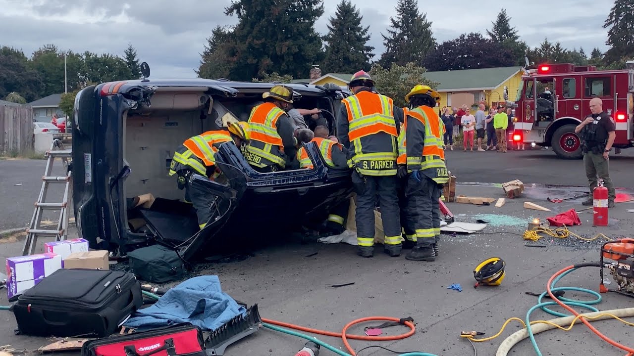 Rollover Accident: Vehicle Extrication Roof Removal with Jaws of Life ...