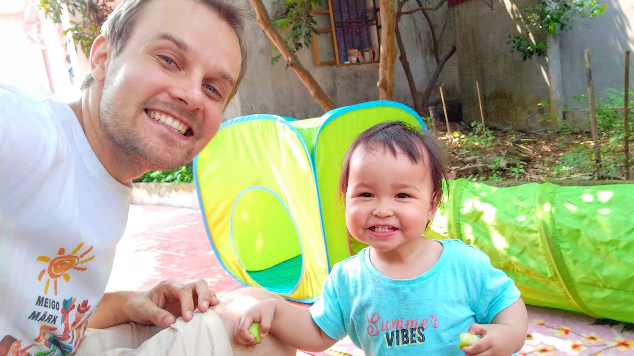 Playing in Our Garden | Meigo Märk Vlog - YouTube