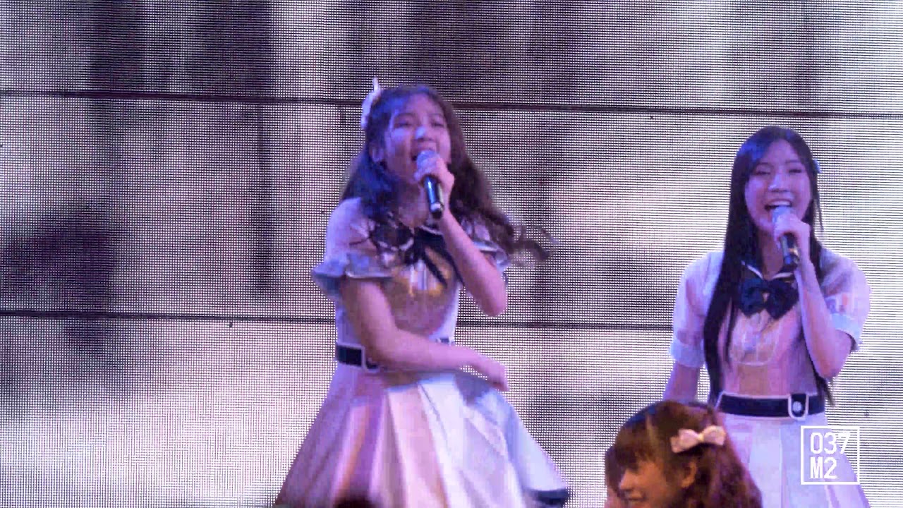 181003 BNK48 Bamboo - Tsugi no Season @ Shell Advance D-Day [Fancam 4Kp60] - YouTube