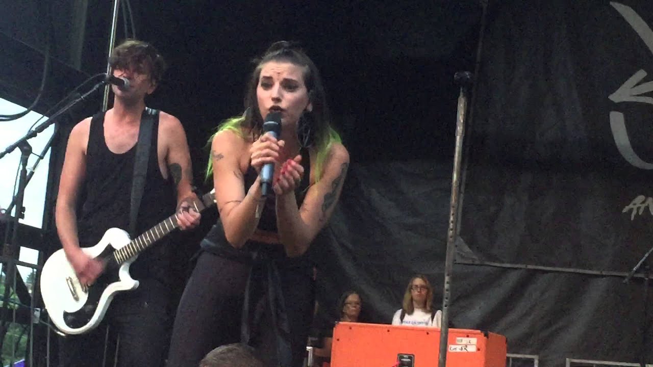 Juliet Simms - "Not Broken Yet" (LIVE) 7.1.15 Featuring Andy Biersack ...