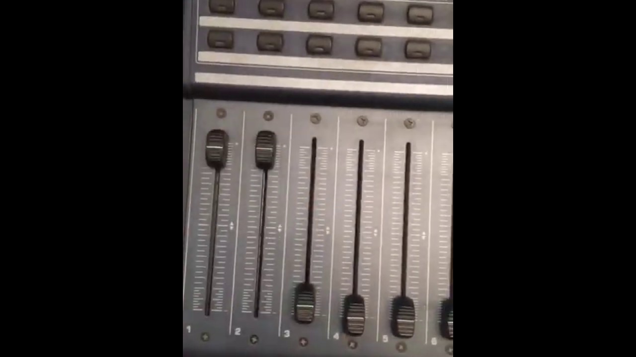 Behringer Bcf2000 Controlador Midi Faders Motorizados - YouTube