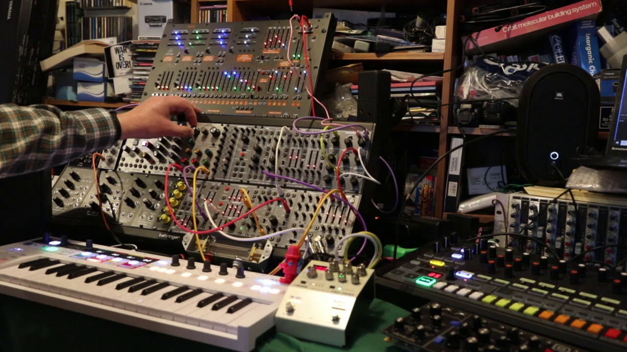 Behringer 2600, 2500, System 100 - YouTube