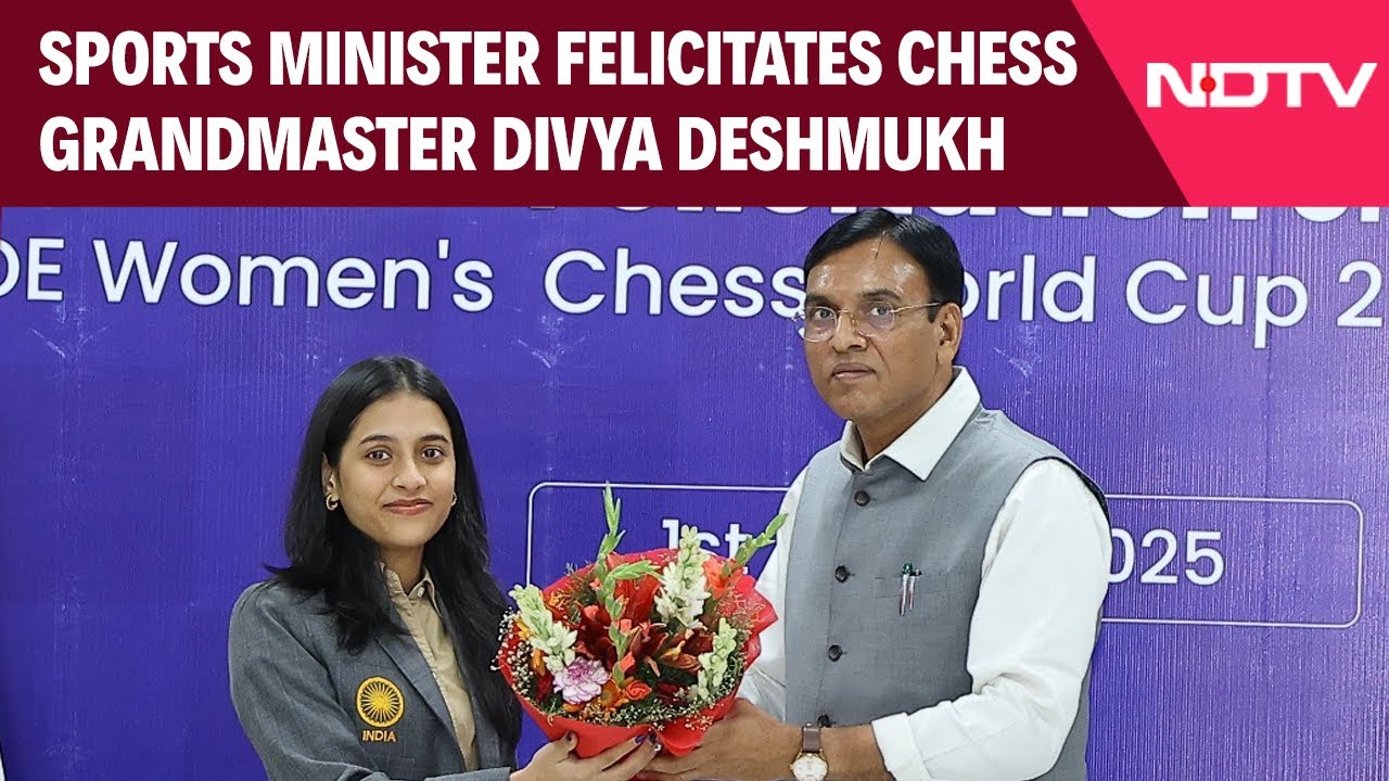 Maharashtra News | Sports Minister Felicitates Divya Deshmukh For ...