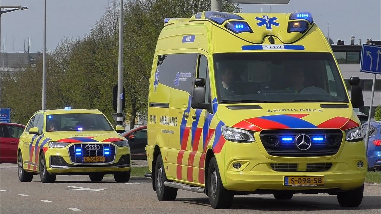 [Primeur] Gloednieuwe Ambulance 13-110 + MMT Auto 13-901 met spoed naar het AMC Amsterdam! - YouTube