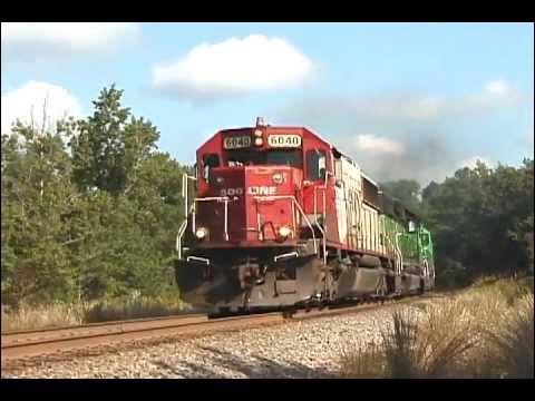 SOO SD60 #6040 leads CSX Q685 at Junction City, Georgia - 9/26/02 - YouTube