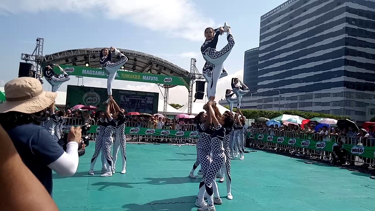 UCC HEROES SILVERSQUAD-42nd Milo Cheerdance Competition - YouTube