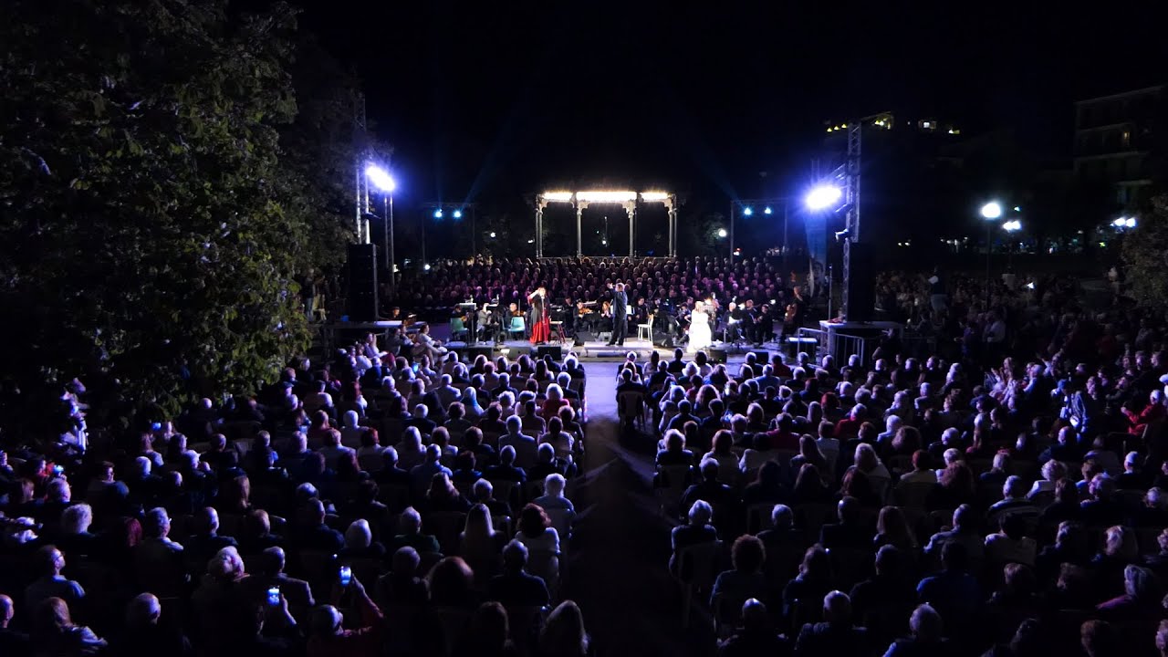 ΔΟΞΑΣΤΙΚΟ Στίχοι - Μουσική: Μ. Θεοδωράκη - Μουσική διεύθυνση: Παν ...