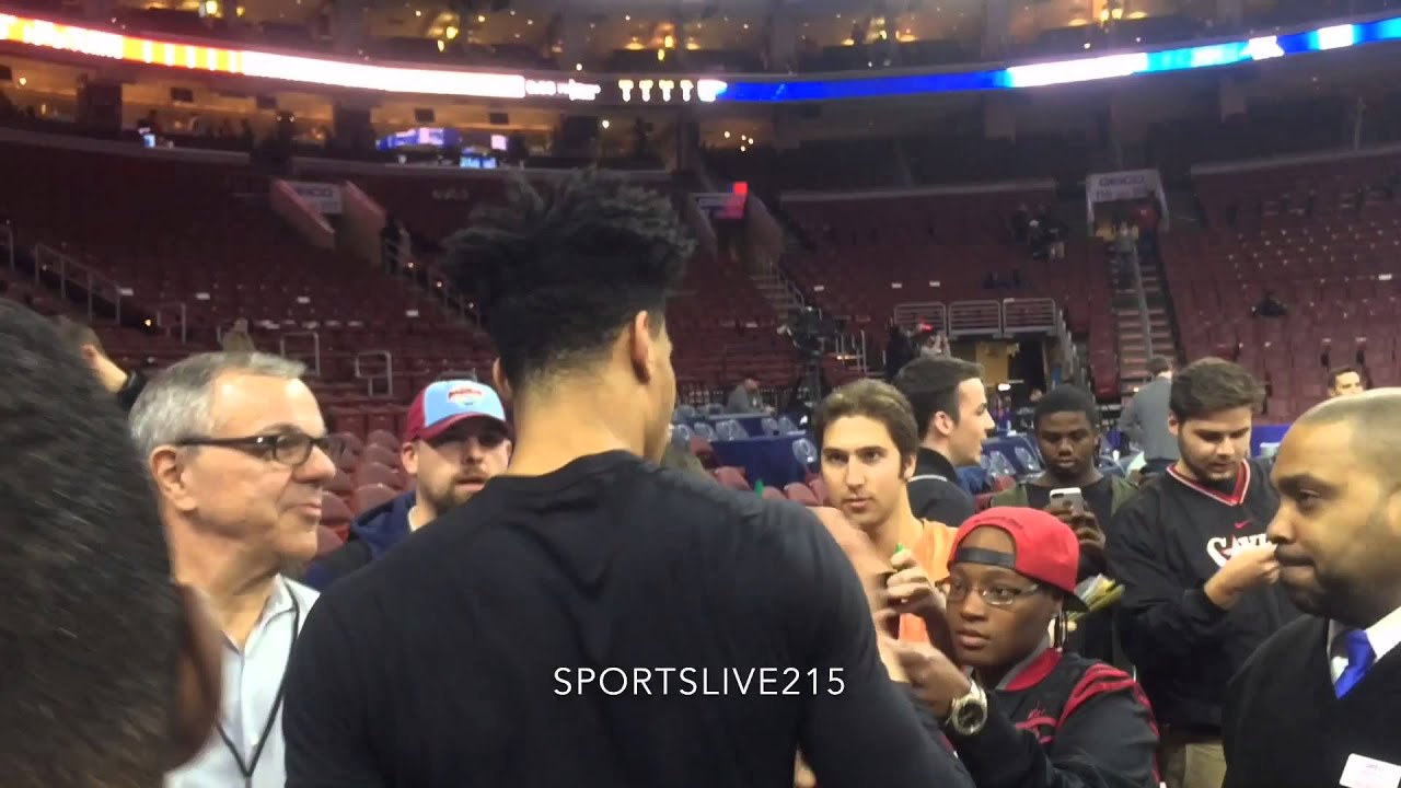 GERALD GREEN OF MIAMI HEAT SIGNING AUTOGRAPHS!!! - YouTube