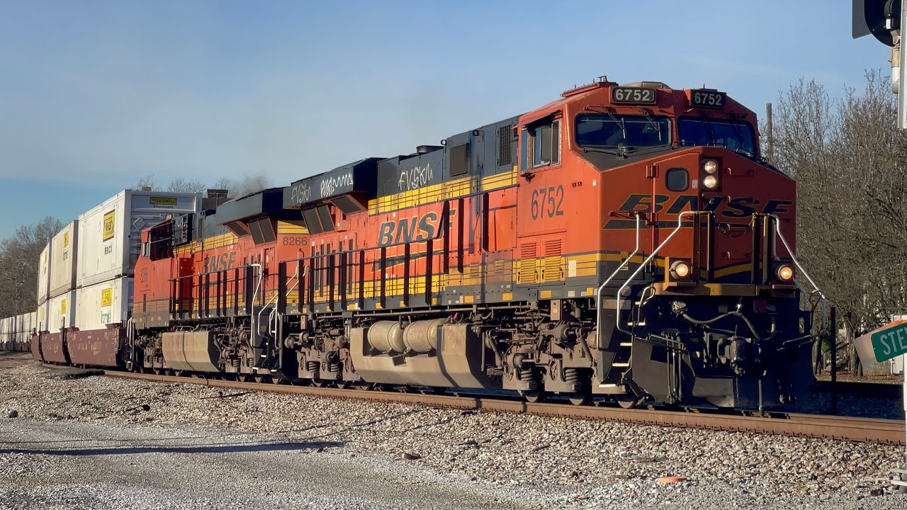 BNSF intermodal heading southbound waited for CSX to pass @ Stevenson ...