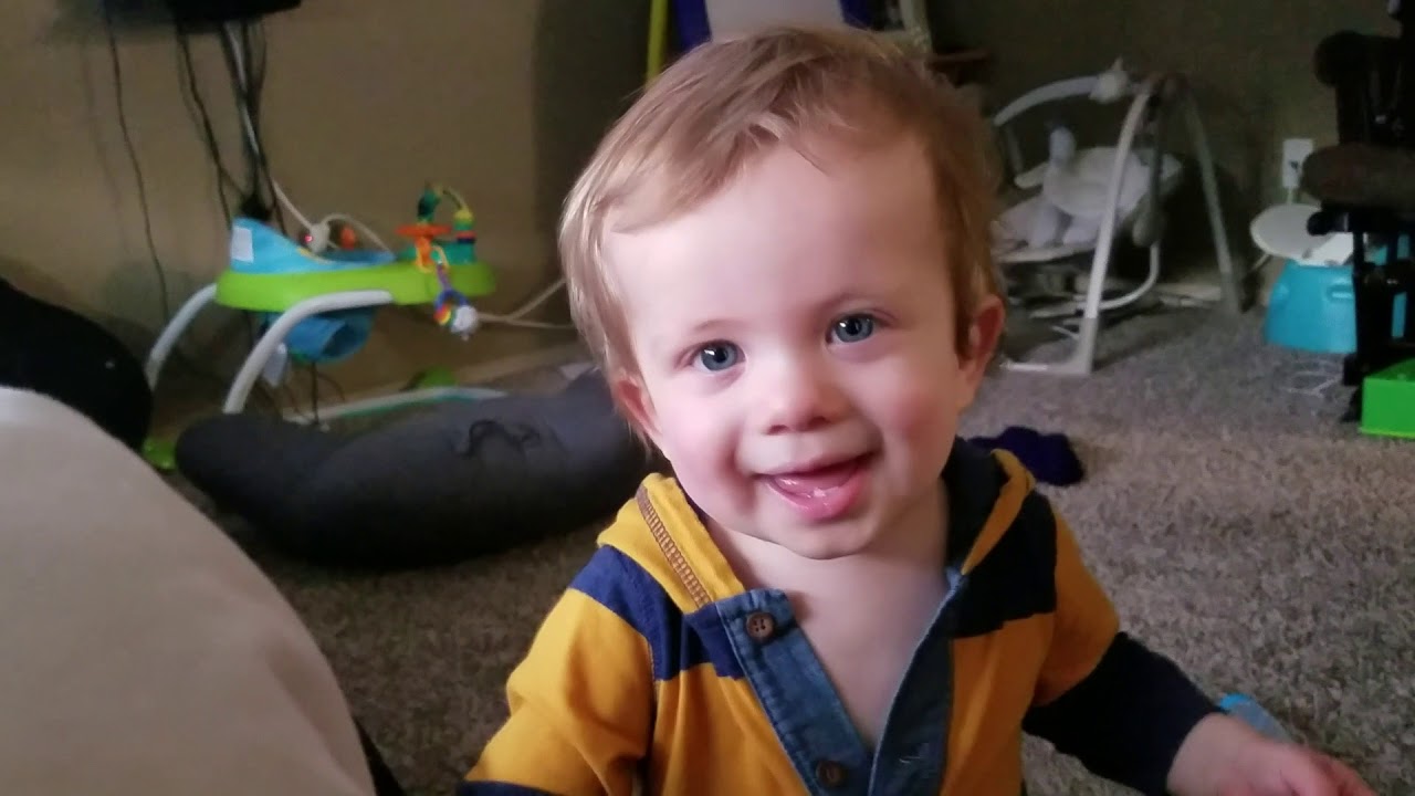 "PING!" Baby giggles - YouTube