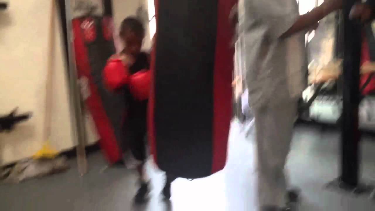 Ashton Working the Heavy Bag with Rodney Crisler @Mayweather Boxingth ...