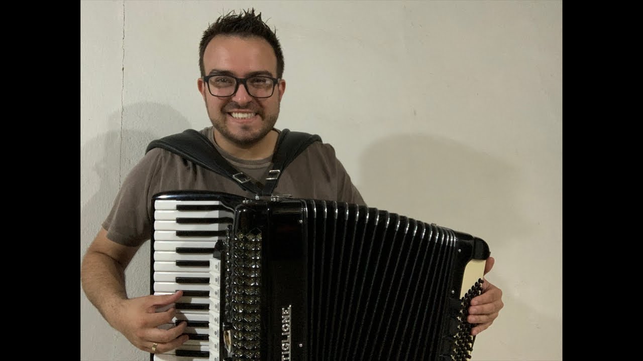 Thiago moraes tocando sanfona ao vivo - YouTube