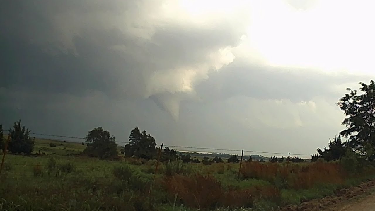 Tornado near Seiling/Mutual Oklahoma 5/25/2024 - YouTube