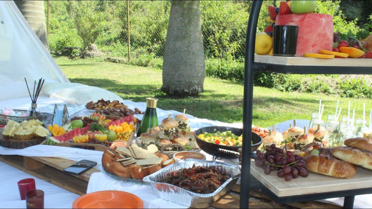 Lakeside Picnic Setup Decoration Ideas | IG Worthy Luxurious Picnic Set ...