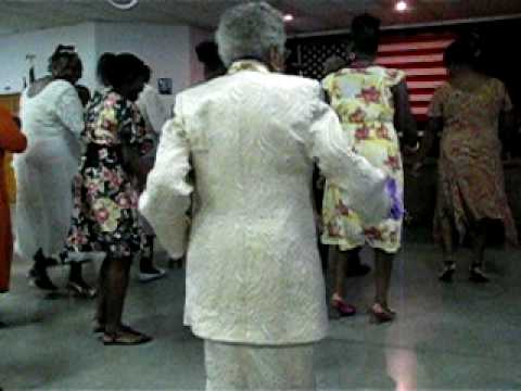 No Joke! 103-year old grandma does the Electric Slide. Better than you ...