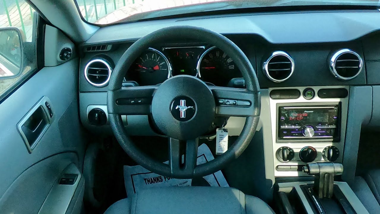 2005 Ford Mustang Interior